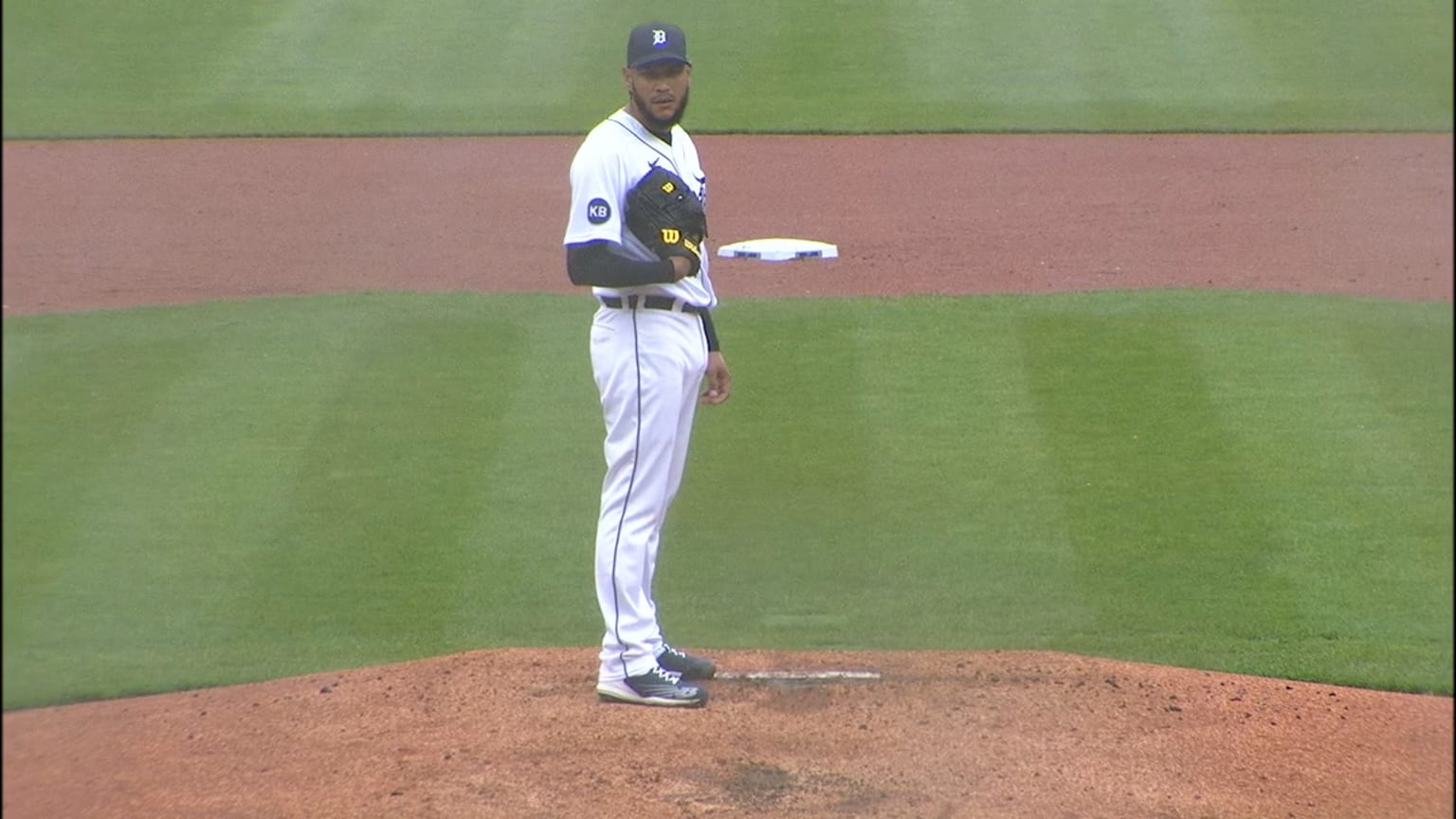 Eduardo Rodriguez strikes out five vs. former team | 04/13/2022 | MLB.com
