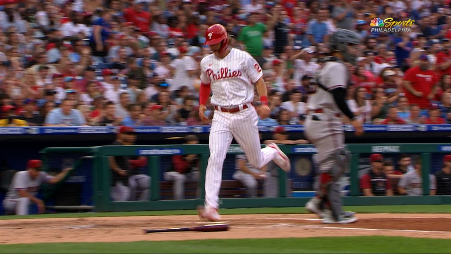 Stubbs reaches on fielders choice, plates Bohm | 06/10/2022 | MLB.com