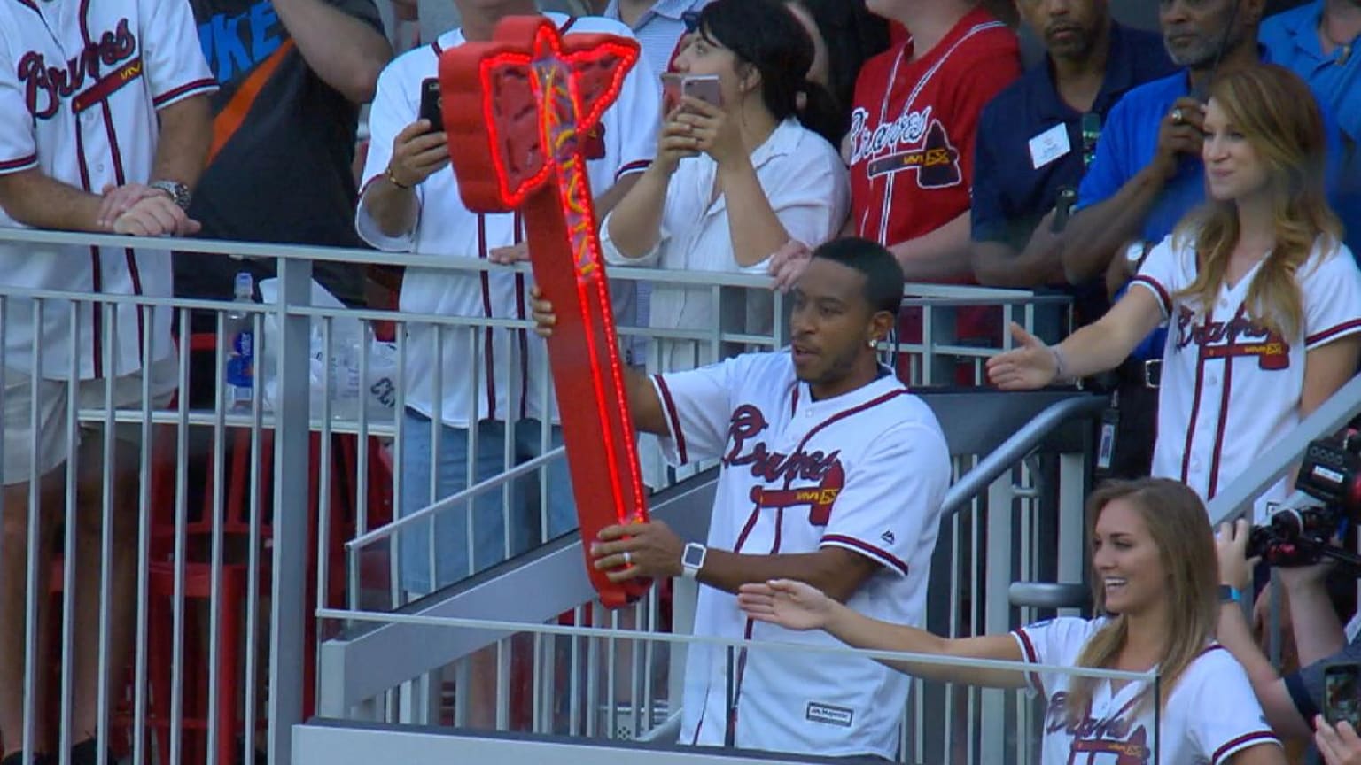 SD@ATL: Ludacris leads tomahawk chop at SunTrust | 04/15/2017 | Atlanta ...