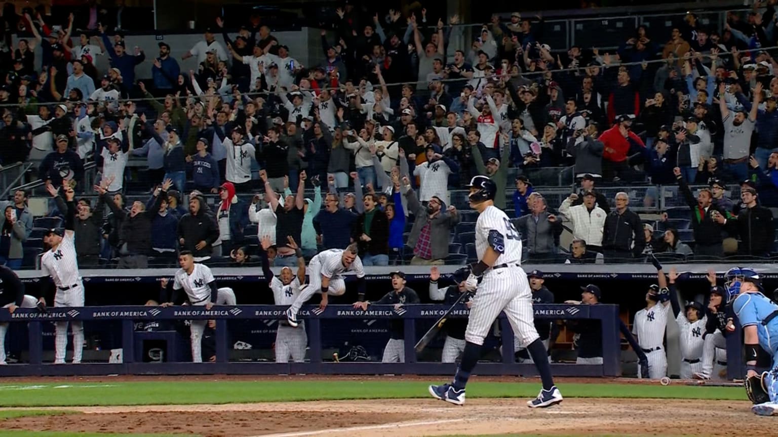 Aaron Judge crushes a three-run walk-off home run | 05/10/2022 | MLB.com