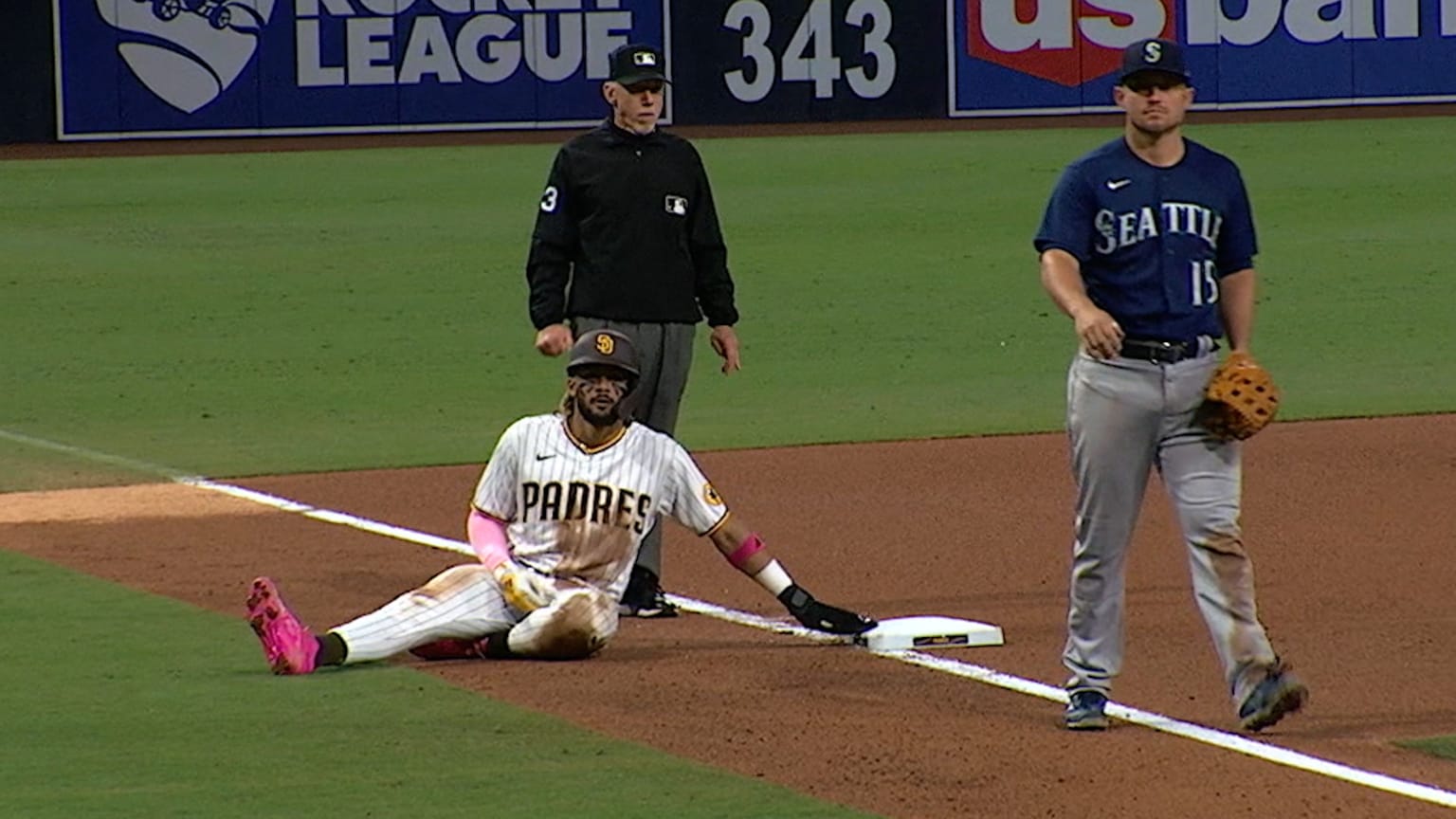 Tatis Jr. steals third-base with ease in the 7th | 05/22/2021 | Los ...