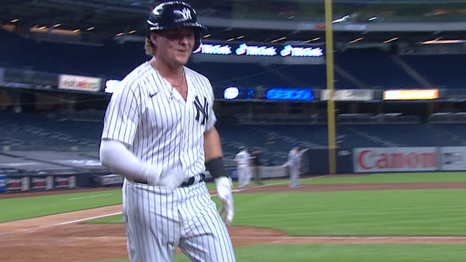 Luke Voit launches his 19th home run to left field | 09/16/2020 ...