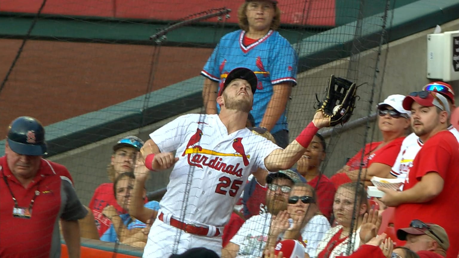 Corey Dickerson makes a nice grab in foul territory | 07/15/2022 | MLB.com