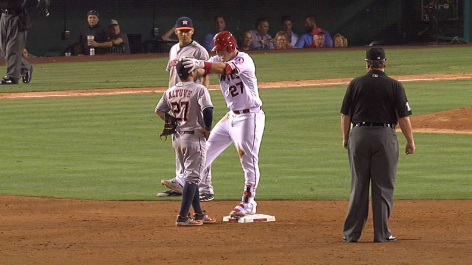 Trout, Altuve each take a dive | 06/28/2016 | MLB.com