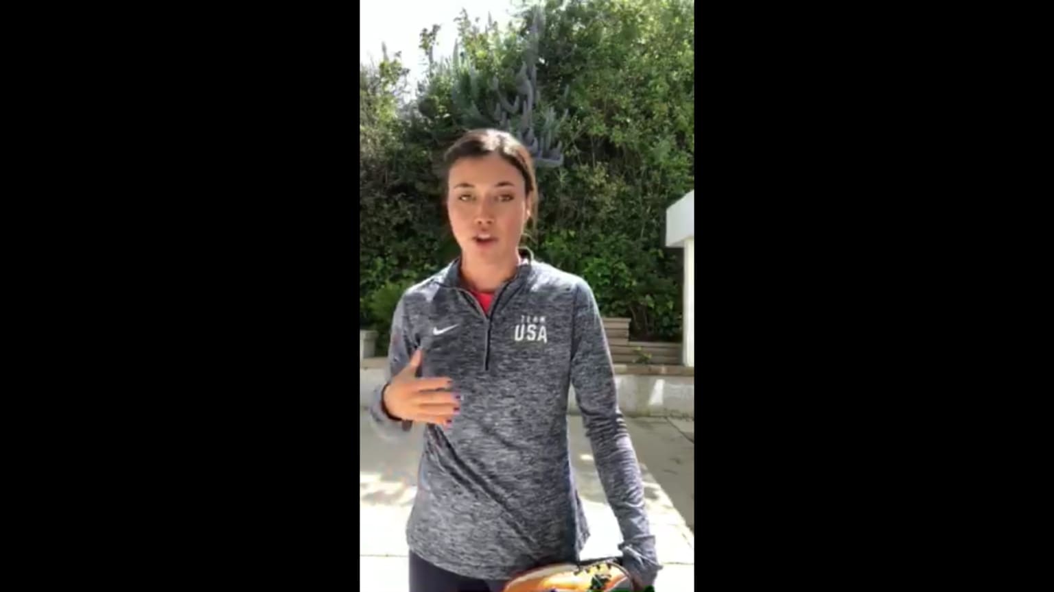 Janie Reed demonstrates outfield drills while at home | 04/22/2020 ...