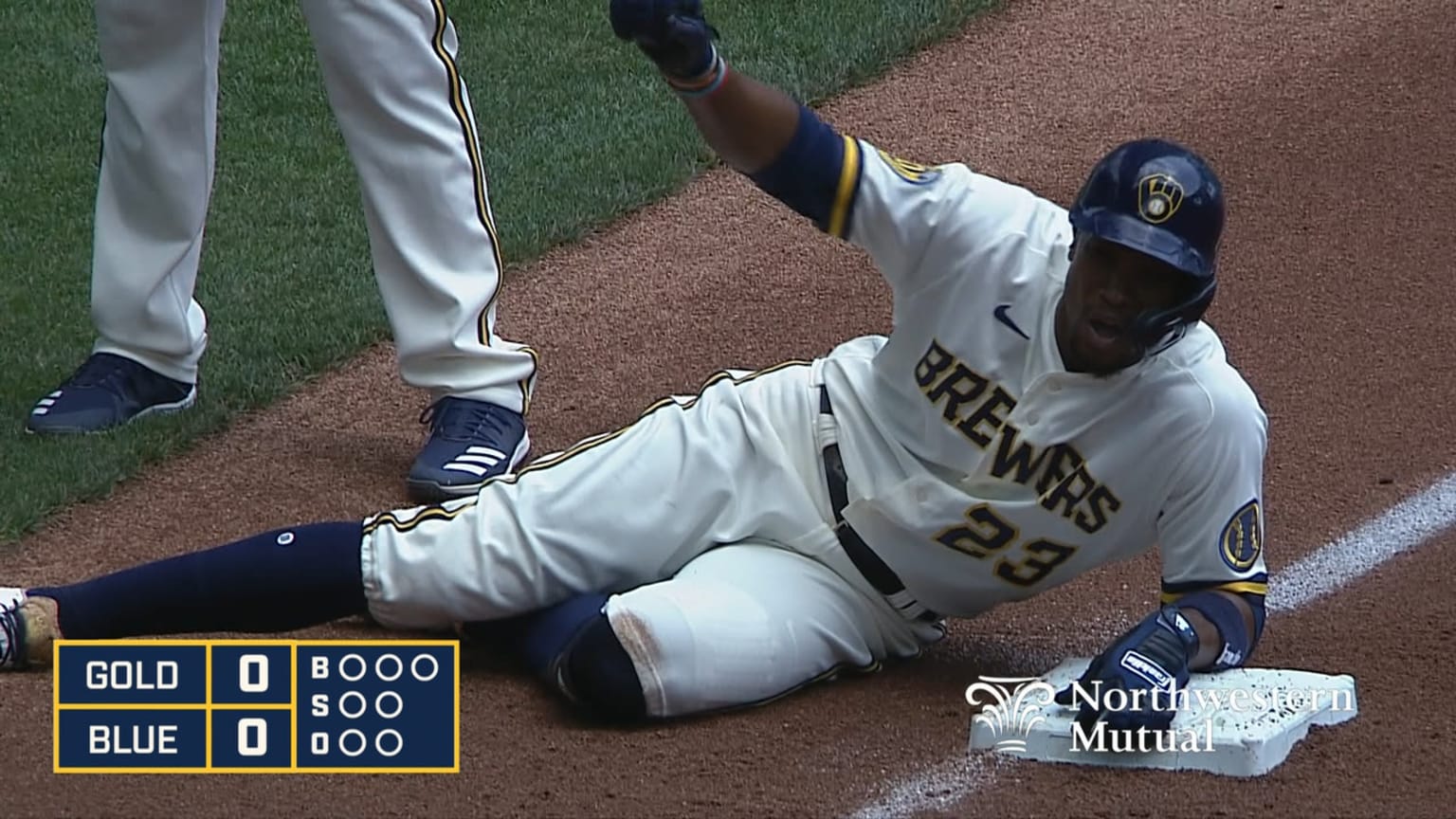 Keon Broxton triples, then scores on passed ball | 07/20/2020 | MLB.com