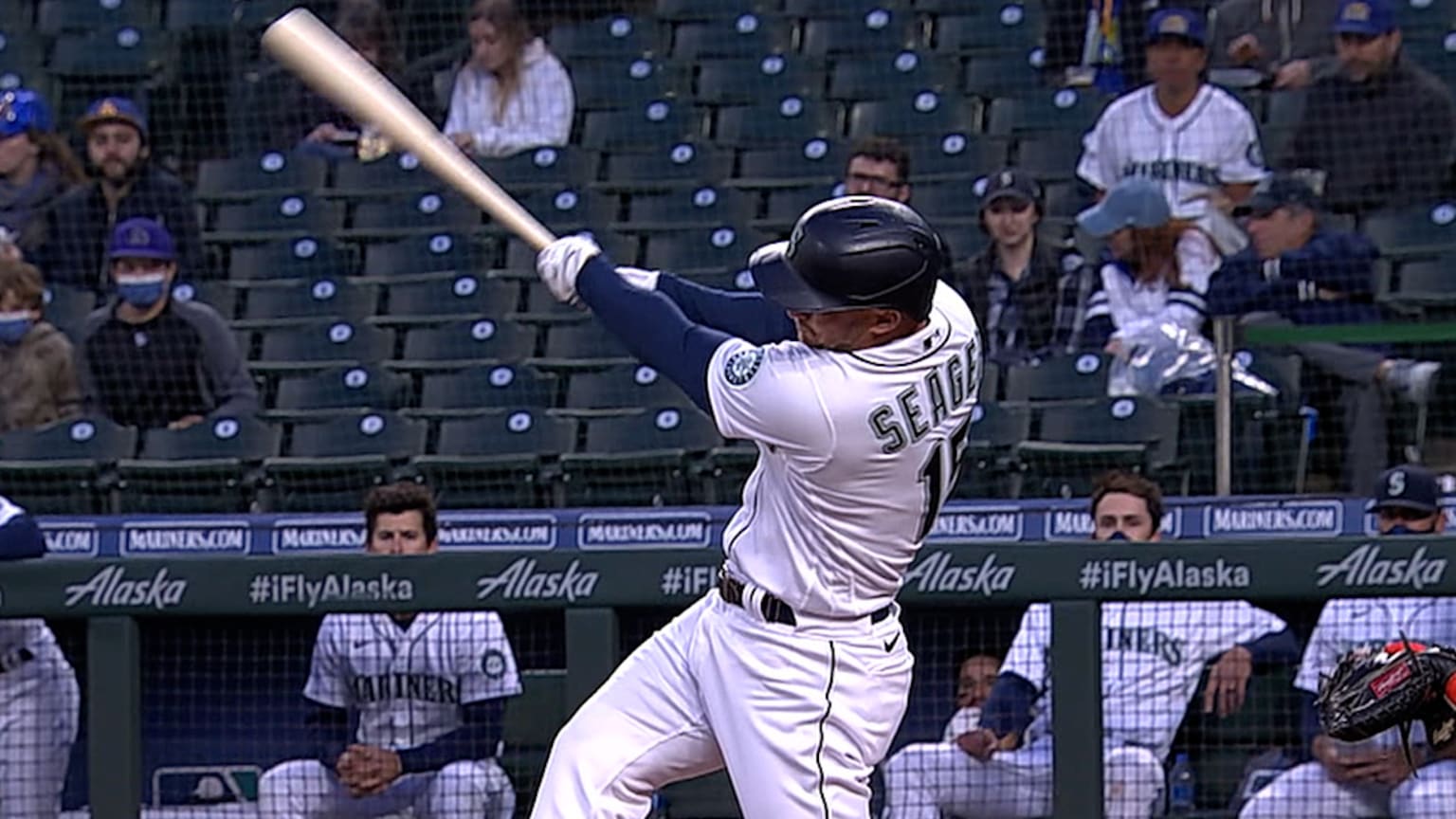 Kyle Seager drills a solo homer to right field | 05/04/2021 | Seattle ...