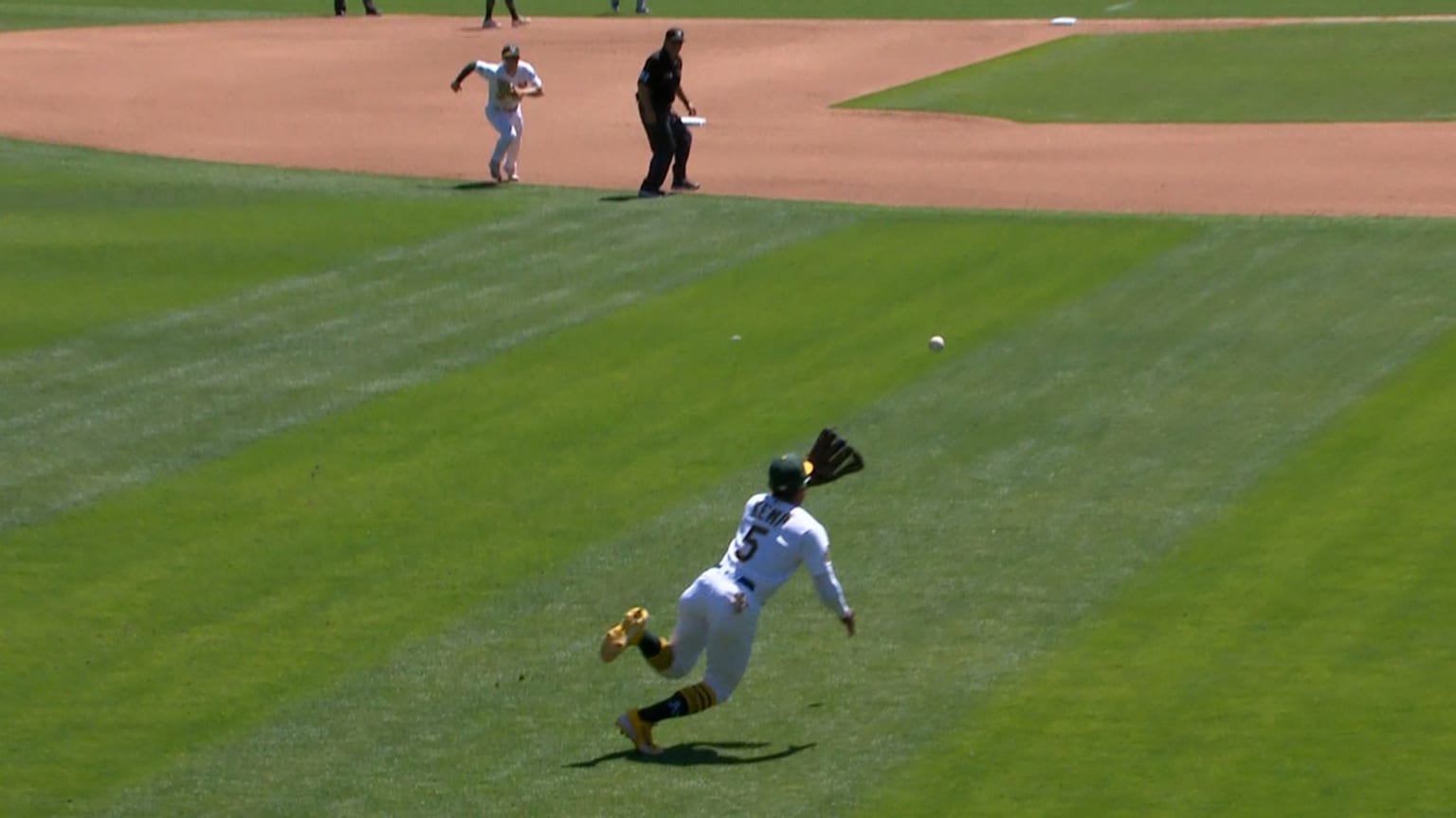 Tony Kemp makes a tough diving grab in left field | 08/21/2022 | MLB.com