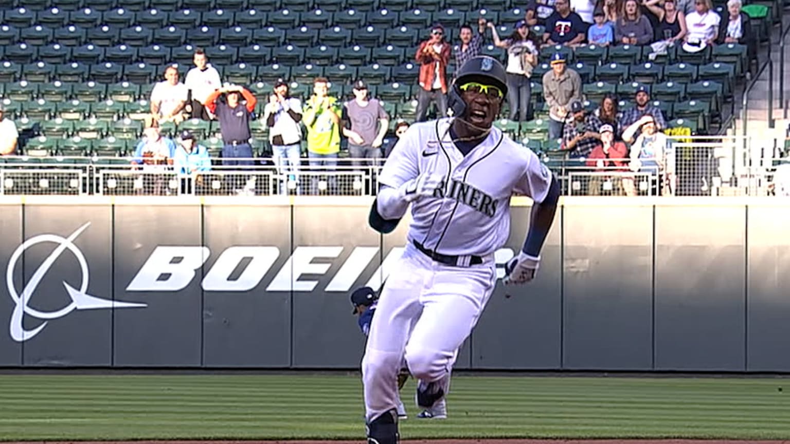 Shed Long Jr. clears the bases with a triple | 06/15/2021 | Seattle ...