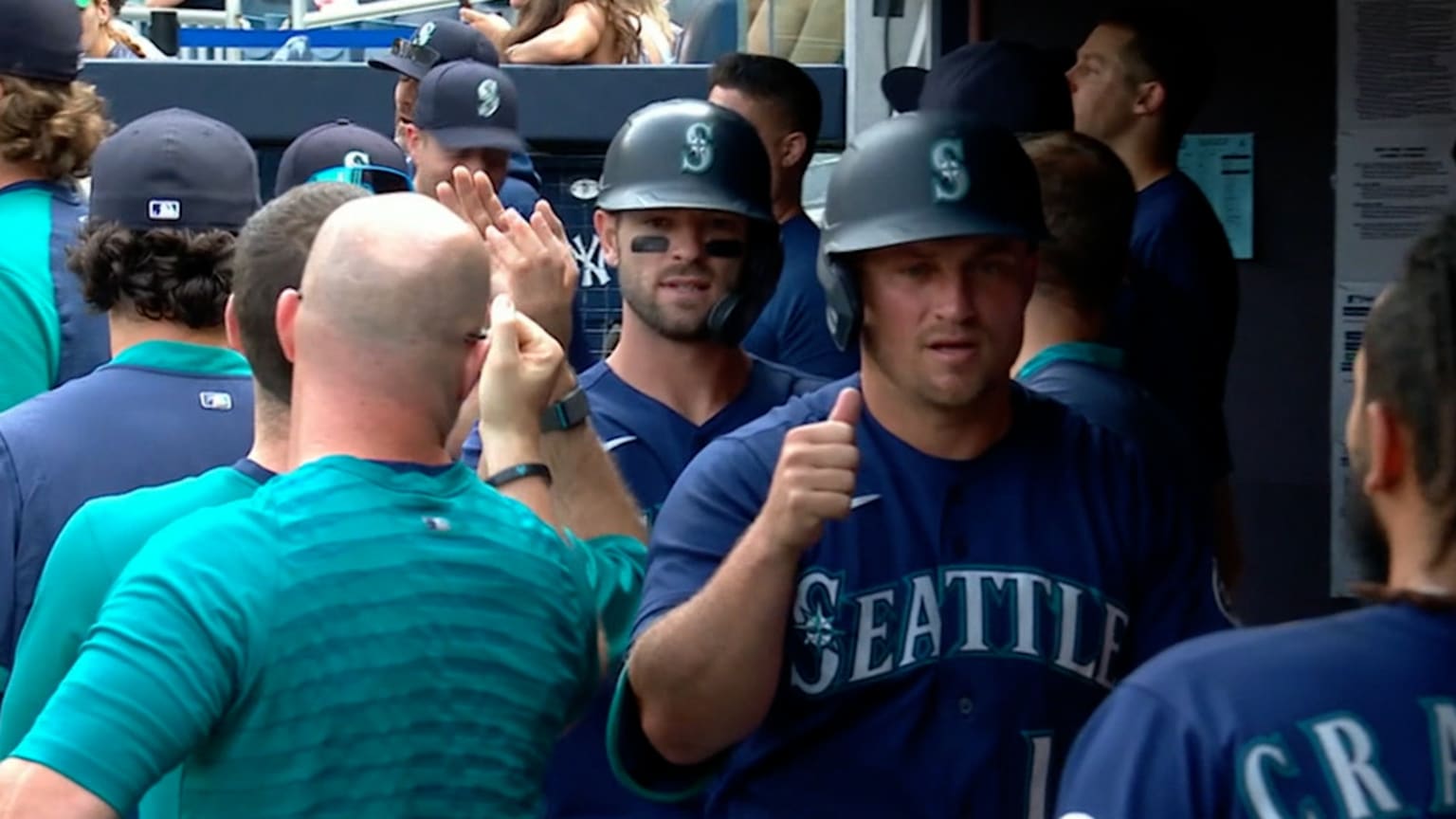 Cal Raleigh extends the Mariners lead with a single | 08/08/2021 ...