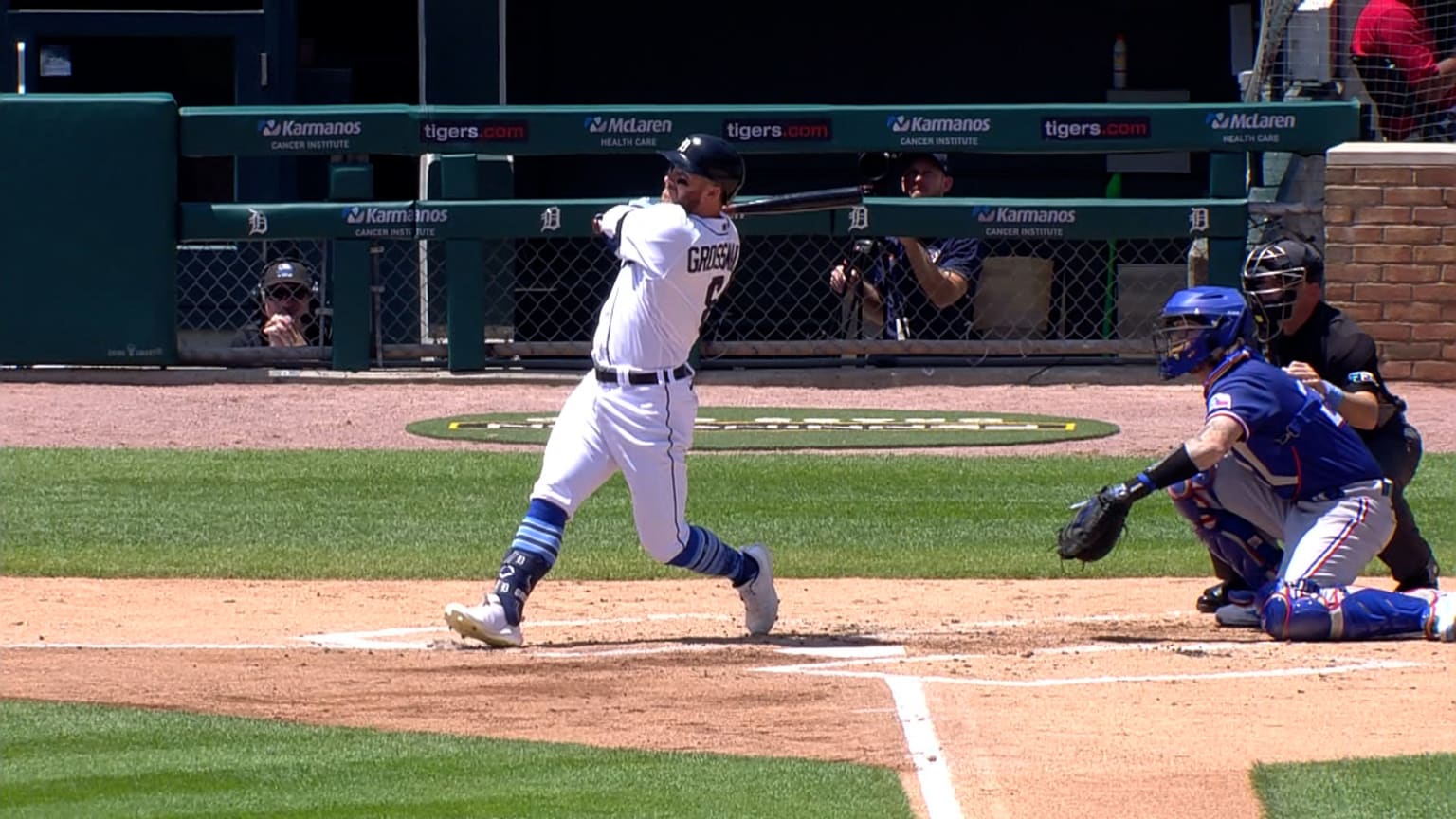 Robbie Grossman launches 3-run homer to right field | 06/19/2022 ...
