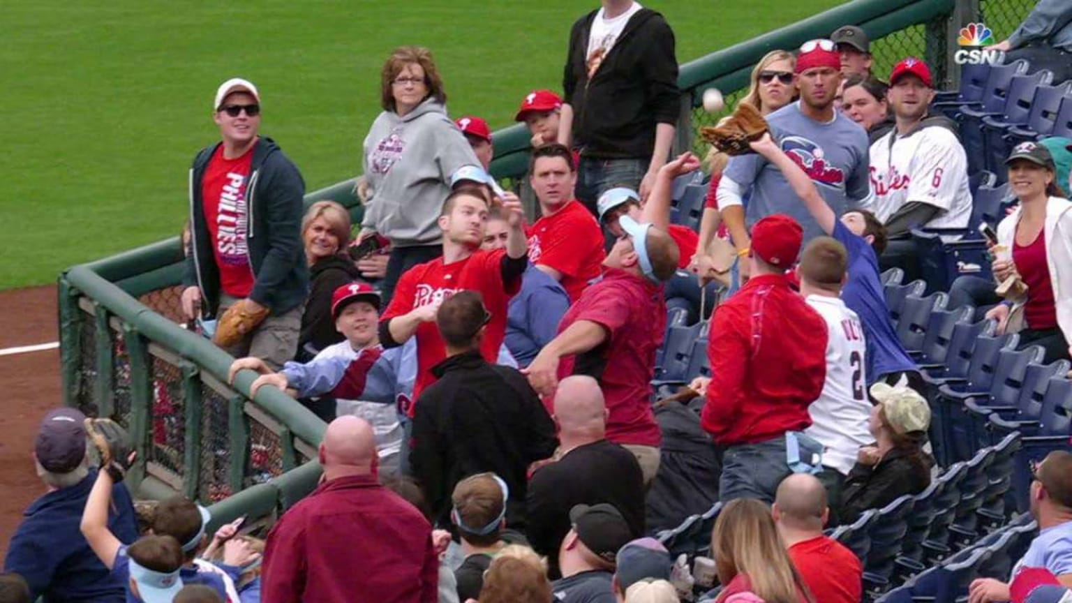 Young fan makes a nice grab | 05/22/2016 | MLB.com