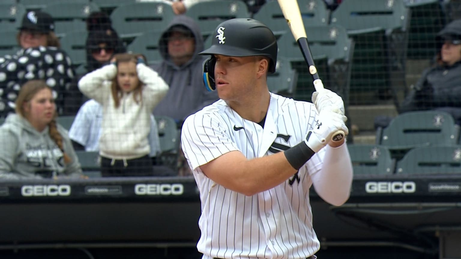 Gavin Sheets launches a home run to right | 04/17/2022 | Chicago White Sox