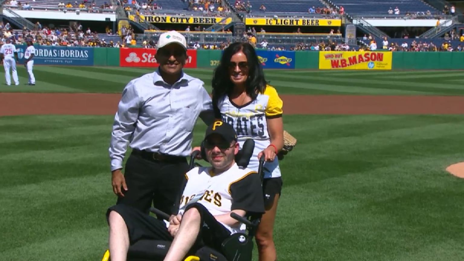7/1/17 Pirates First Pitch: Stephen & Misha Comninos | 07/01/2017 | MLB.com