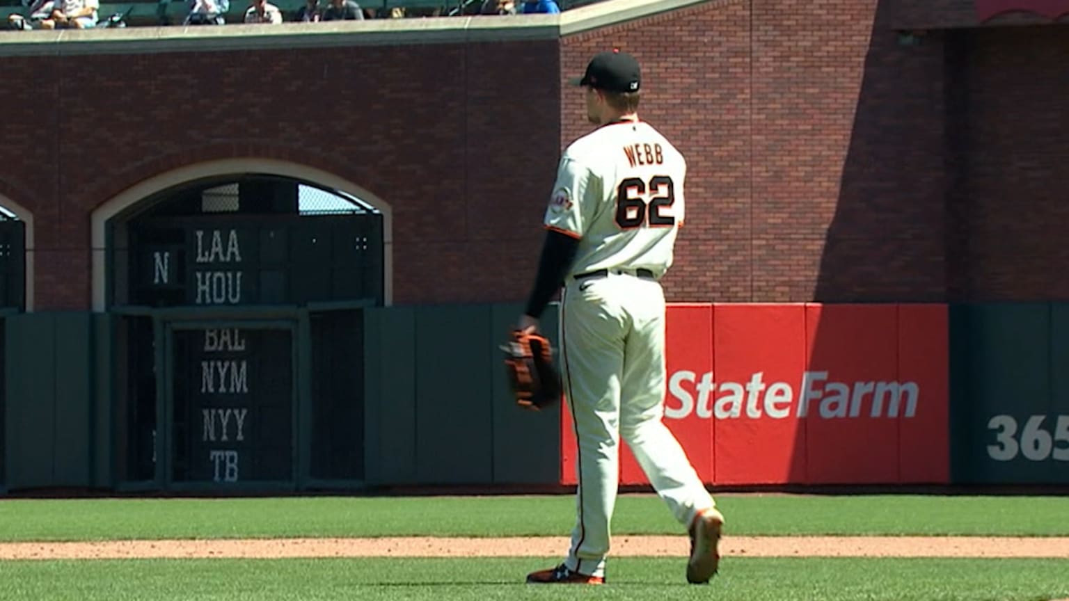 Steven Duggar catches a line drive in the 6th | 05/11/2021 | Los ...