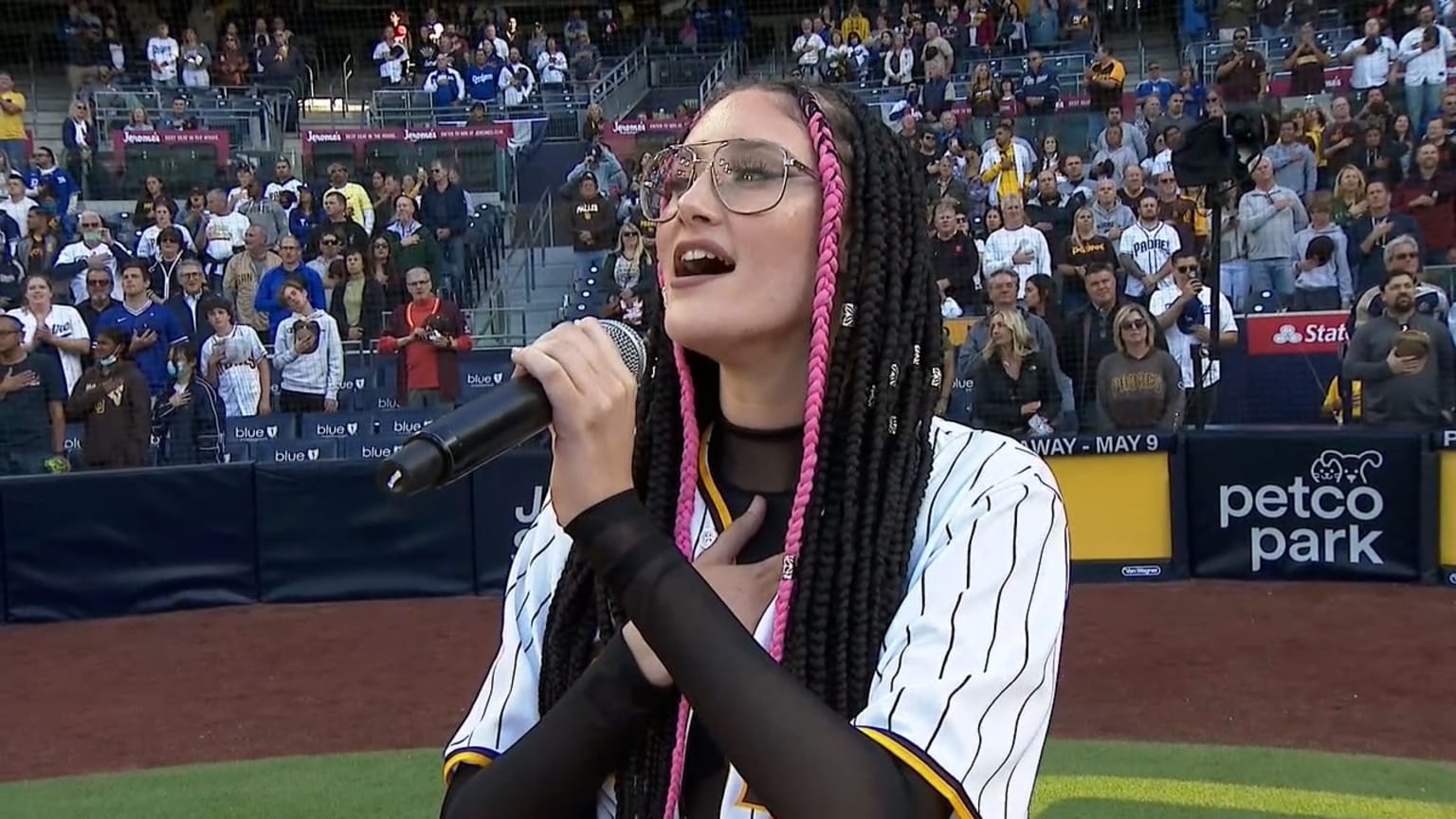 4/23/22: National anthem sung by Makayla Phillips | 23/04/2022 | Los ...