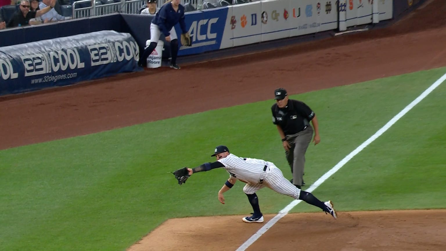Josh Donaldson makes a diving catch at third base | 06/28/2022 | New ...