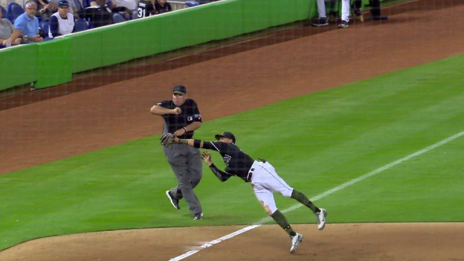 Rojas' diving catch | 05/26/2018 | Miami Marlins