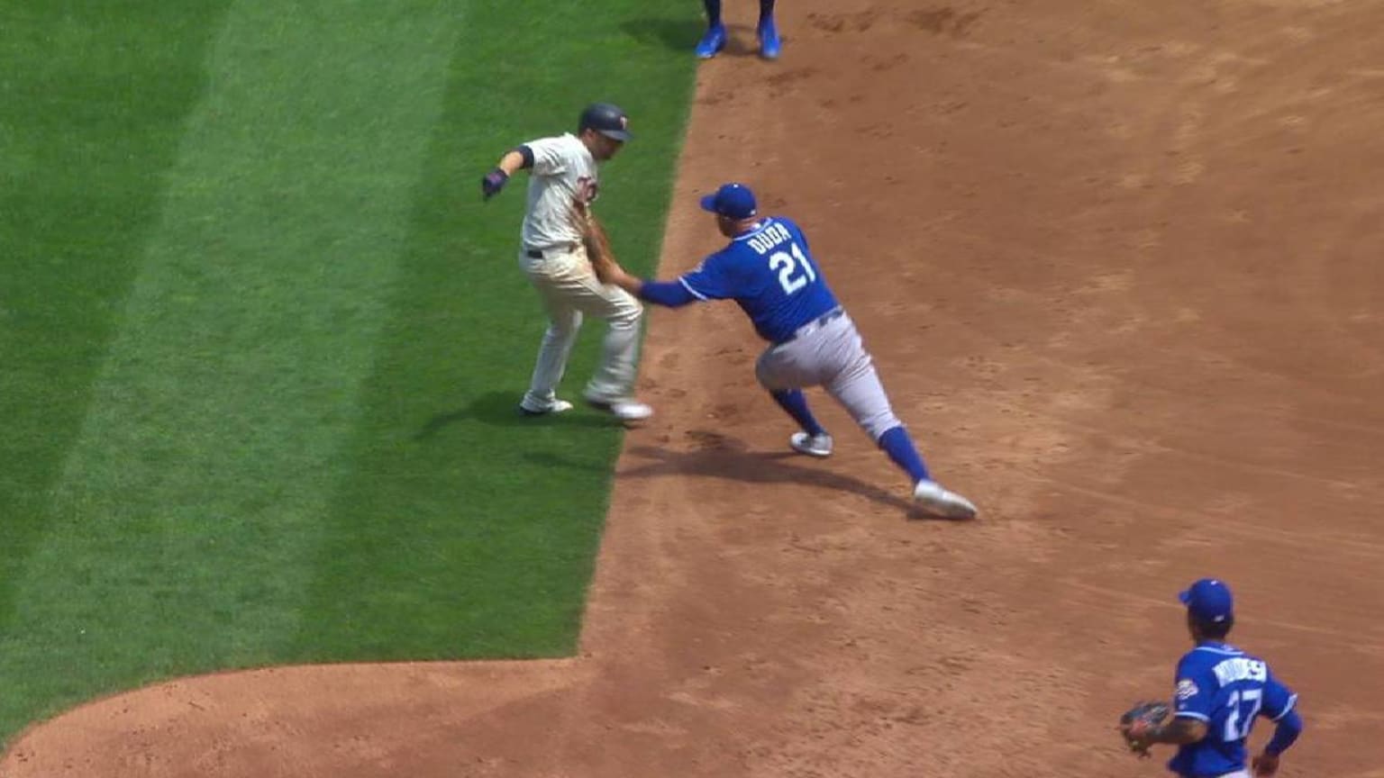 KC@MIN: Duda, Escobar turn double play in the 3rd | 07/11/2018 | Kansas ...