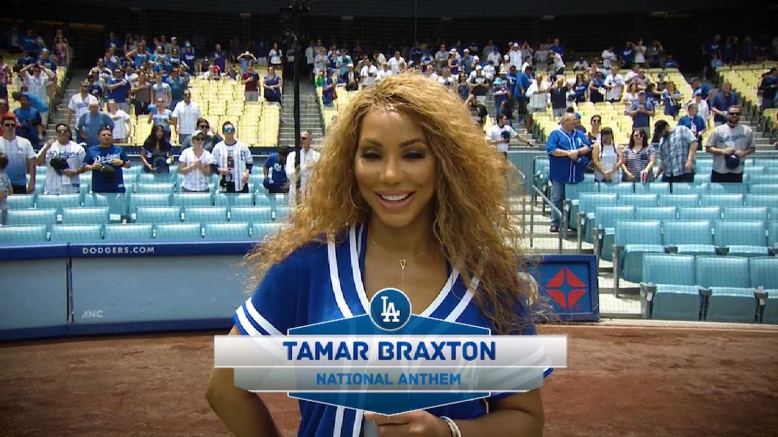 Tamar Braxton sings anthem | 07/09/2017 | Los Angeles Dodgers
