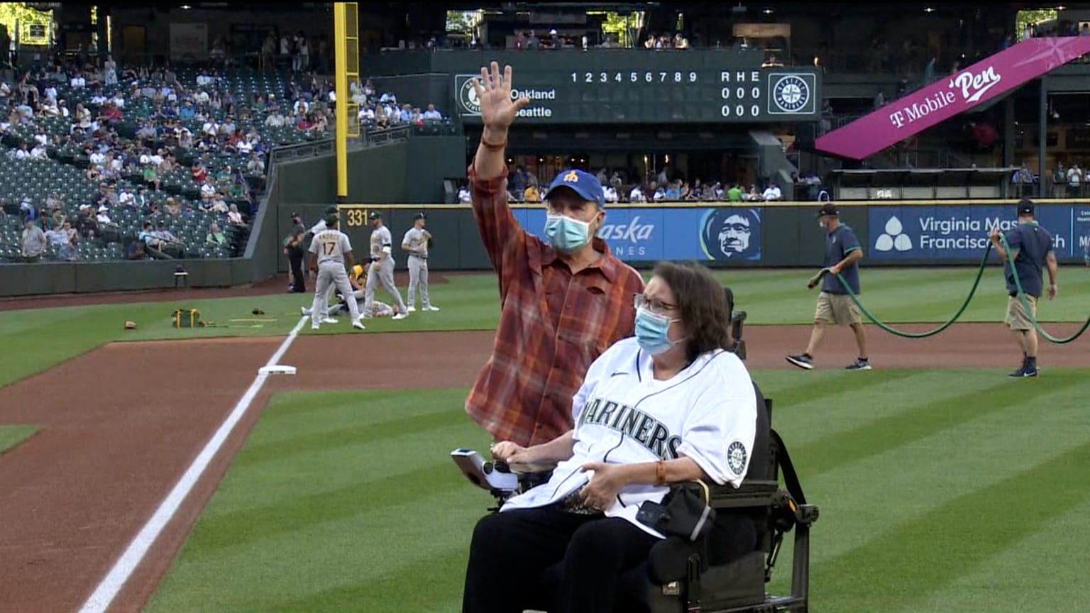 ALS patient throws 1st pitch | 06/02/2021 | Seattle Mariners