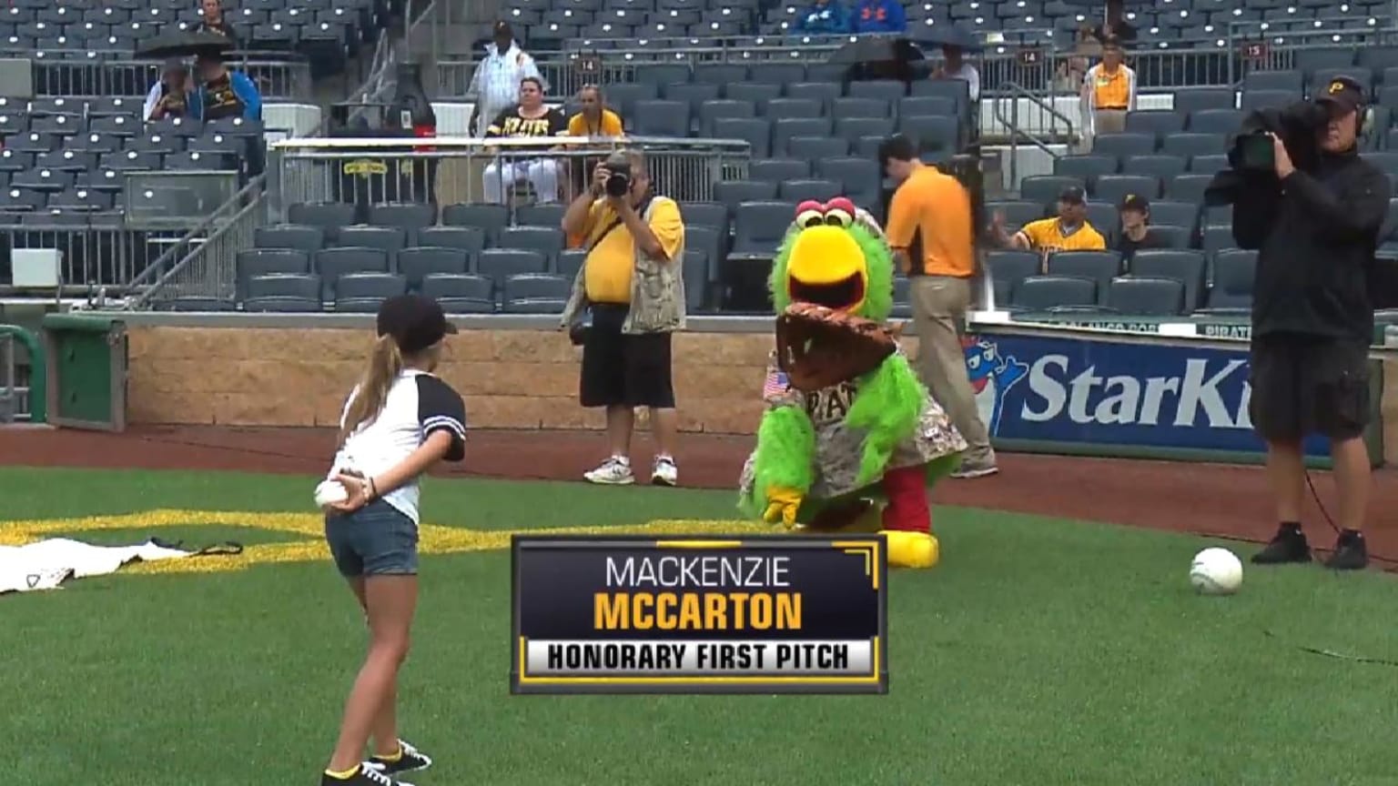 Pirates First Pitch: McCarton | 17/08/2017 | Los Rangers de Texas