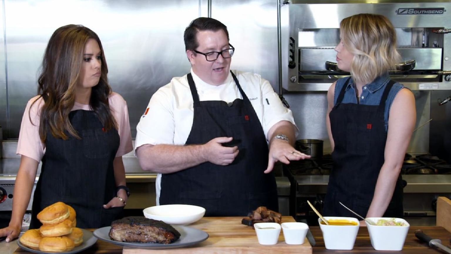 Angels Weekly: Cooking Demo with Chef Roberts | 08/22/2017 | MLB.com