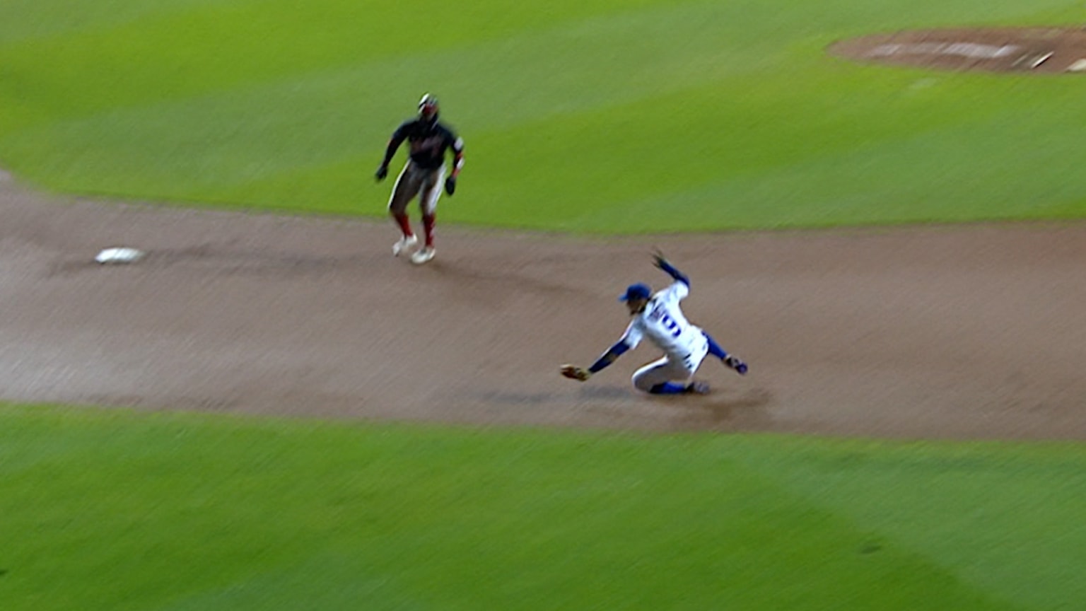 Javier Báez robs Yan Gomes with sliding catch | 05/18/2021 | Chicago Cubs