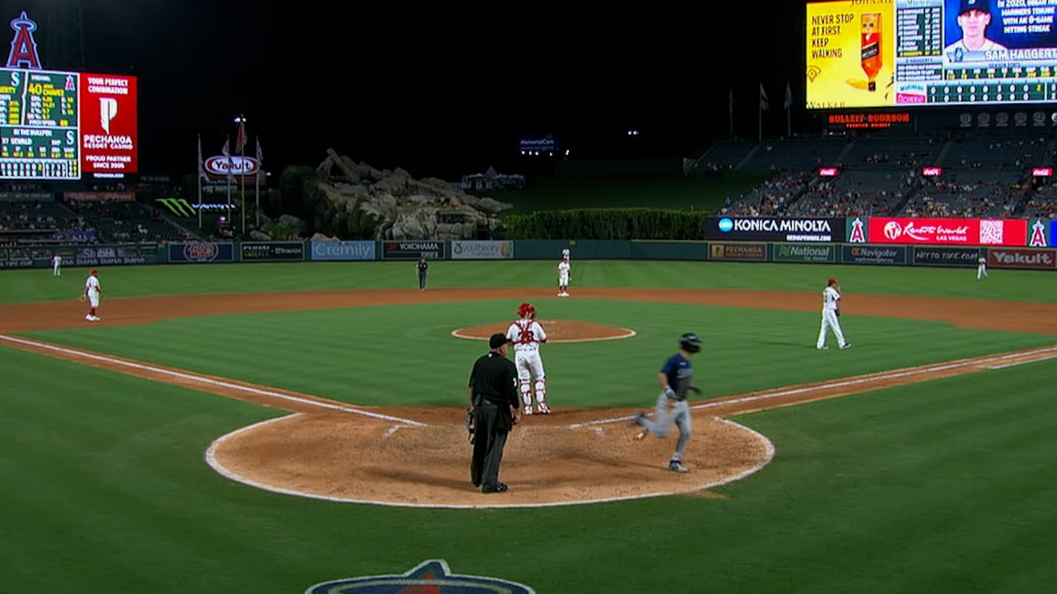 Sam Haggerty plates Adam Frazier in the 9th inning | 08/16/2022 ...