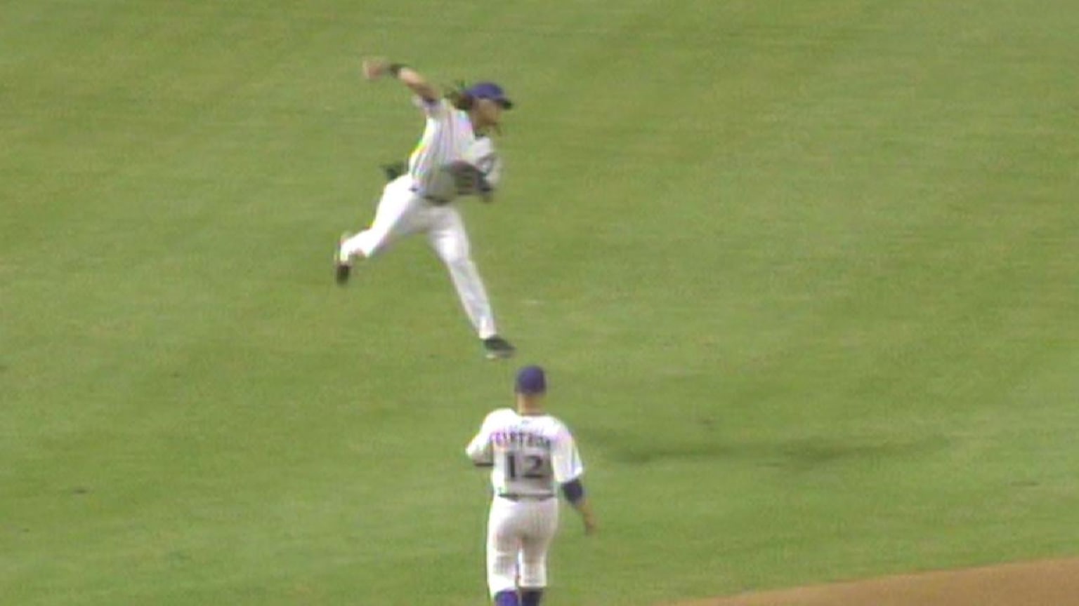 LAD@ARI: Clayton makes leaping throw to get the out | 09/22/2005 | MLB.com