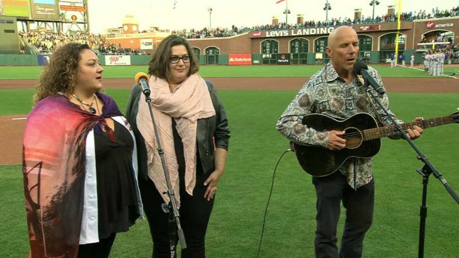 NYM@SFG: Flannery returns to AT&T, performs anthem | 08/18/2016 | MLB.com