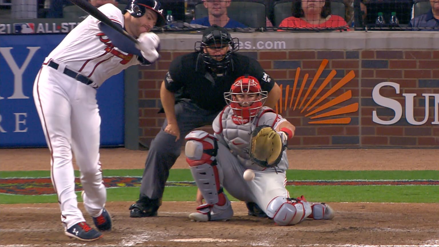 PHI@ATL: Realmuto leaves after foul ball hits groin | 06/15/2019 ...