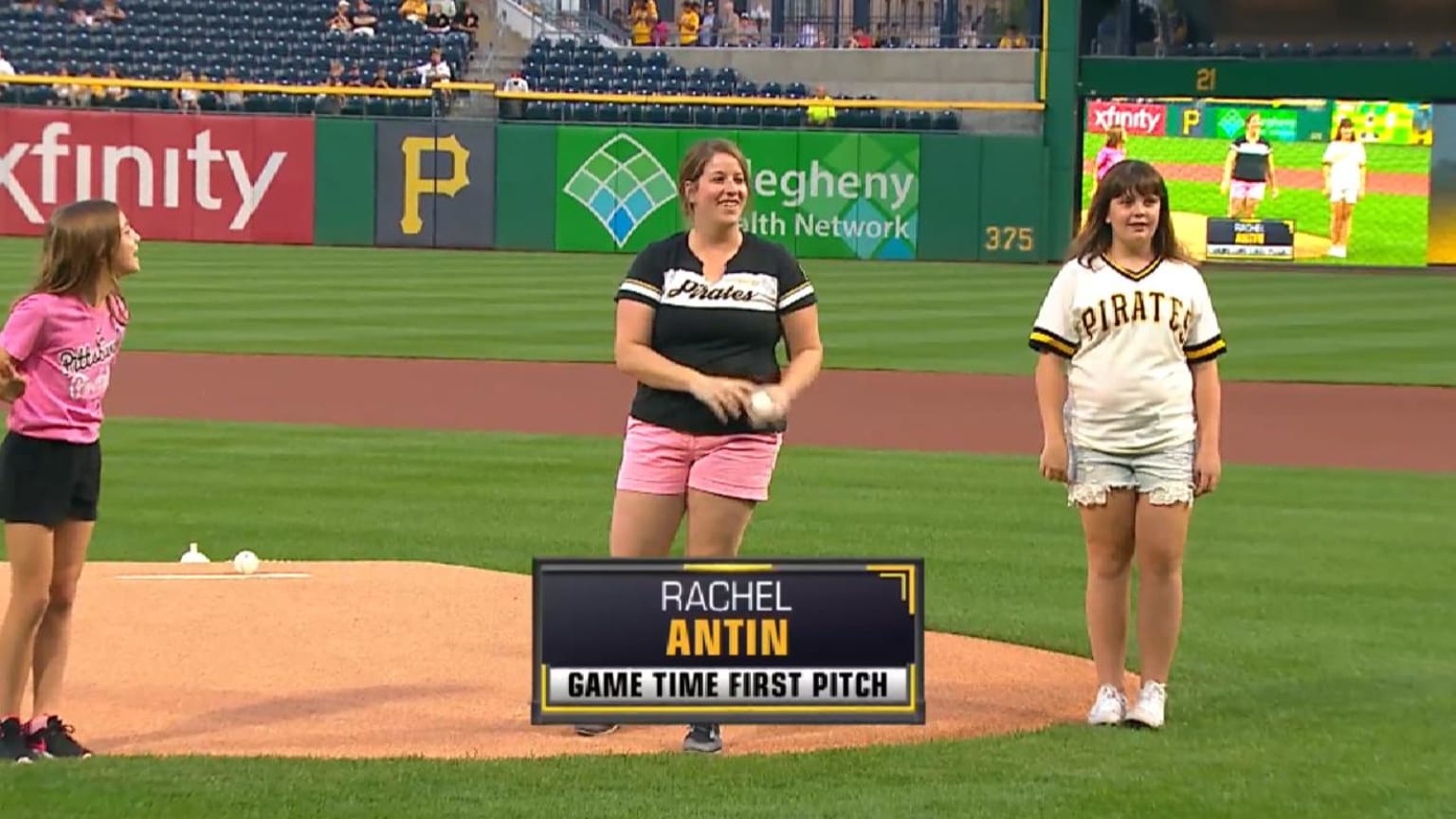 9/19/17 Pirates First Pitch: Rachel Antin | 09/19/2017 | MLB.com