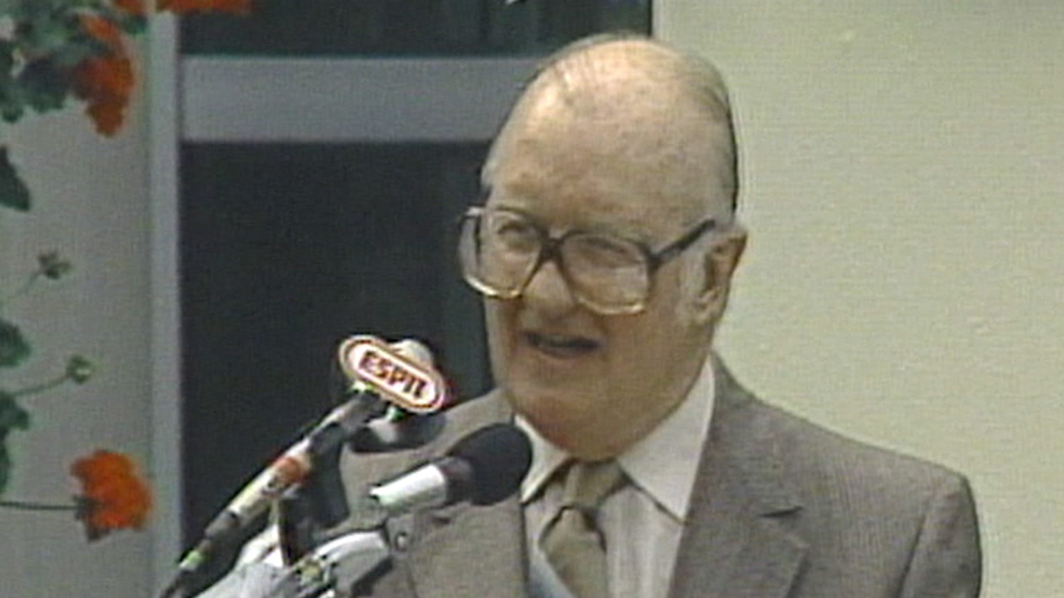 Jack Brickhouse receives 1983 Ford C. Frick Award | 07/31/1983 | St ...