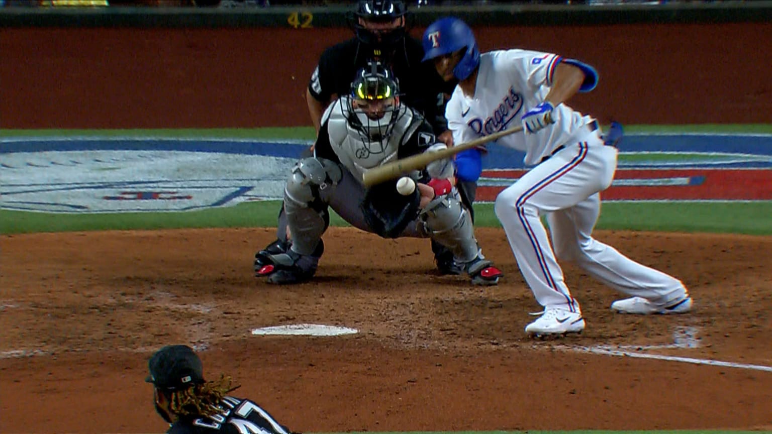 Bubba Thompson bunts for his first career hit | 08/04/2022 | Texas Rangers