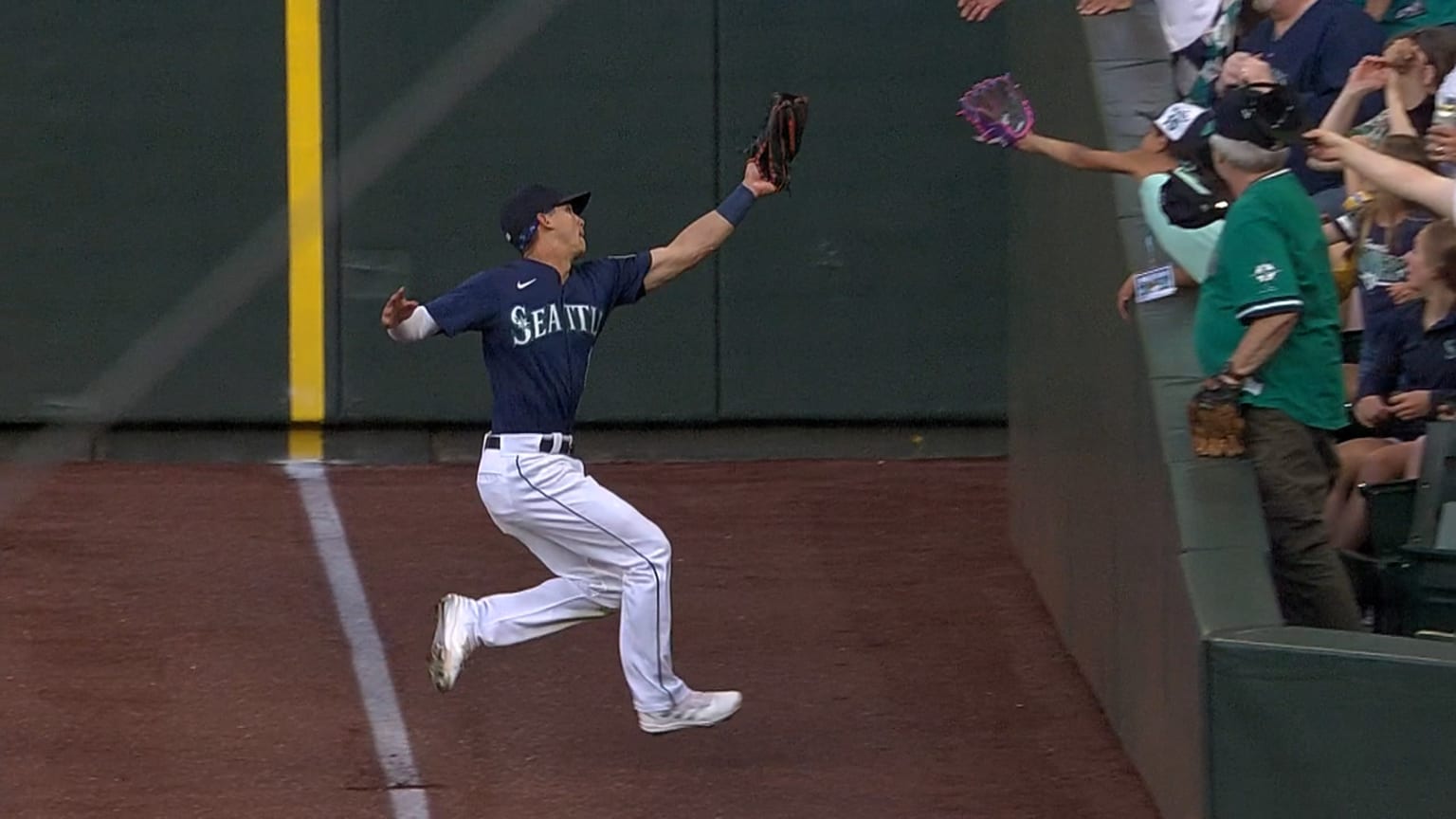 Sam Haggerty makes a great running grab in right | 07/01/2022 | Seattle ...