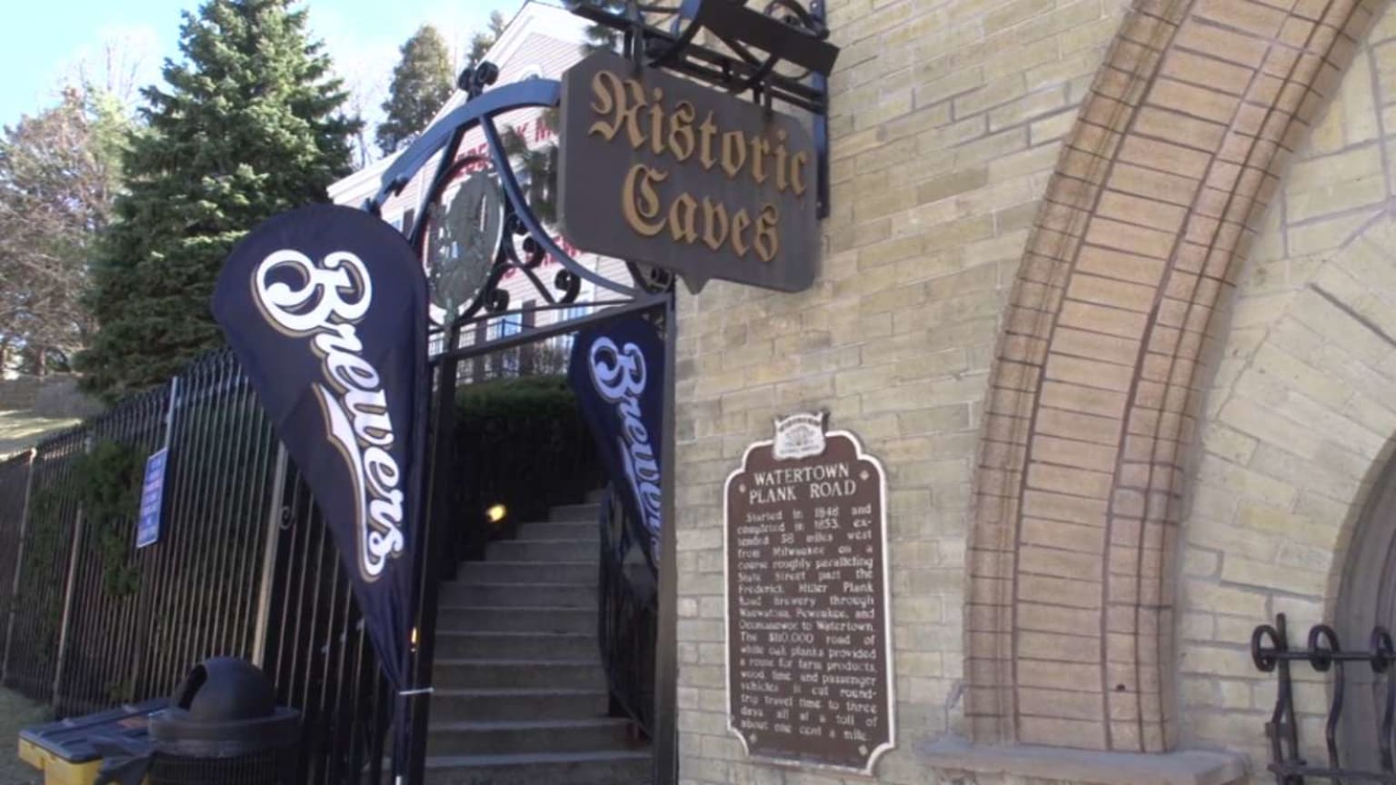 Beer Sampling at Miller Caves | 03/08/2017 | MLB.com
