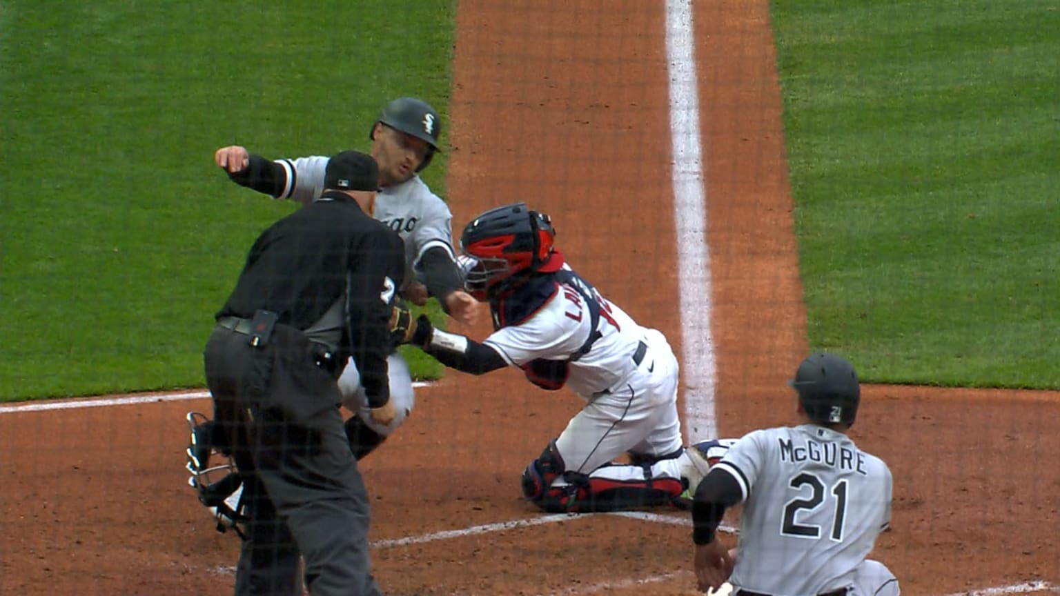 Steven Kwan pesca a Adam Engel en home en la 5ta | 20/04/2022 | Los ...