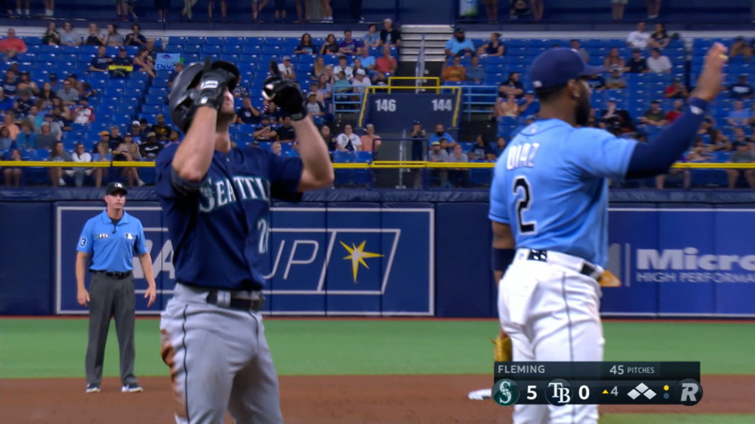 Adam Frazier chops a bases-clearing double to right | 04/26/2022 ...