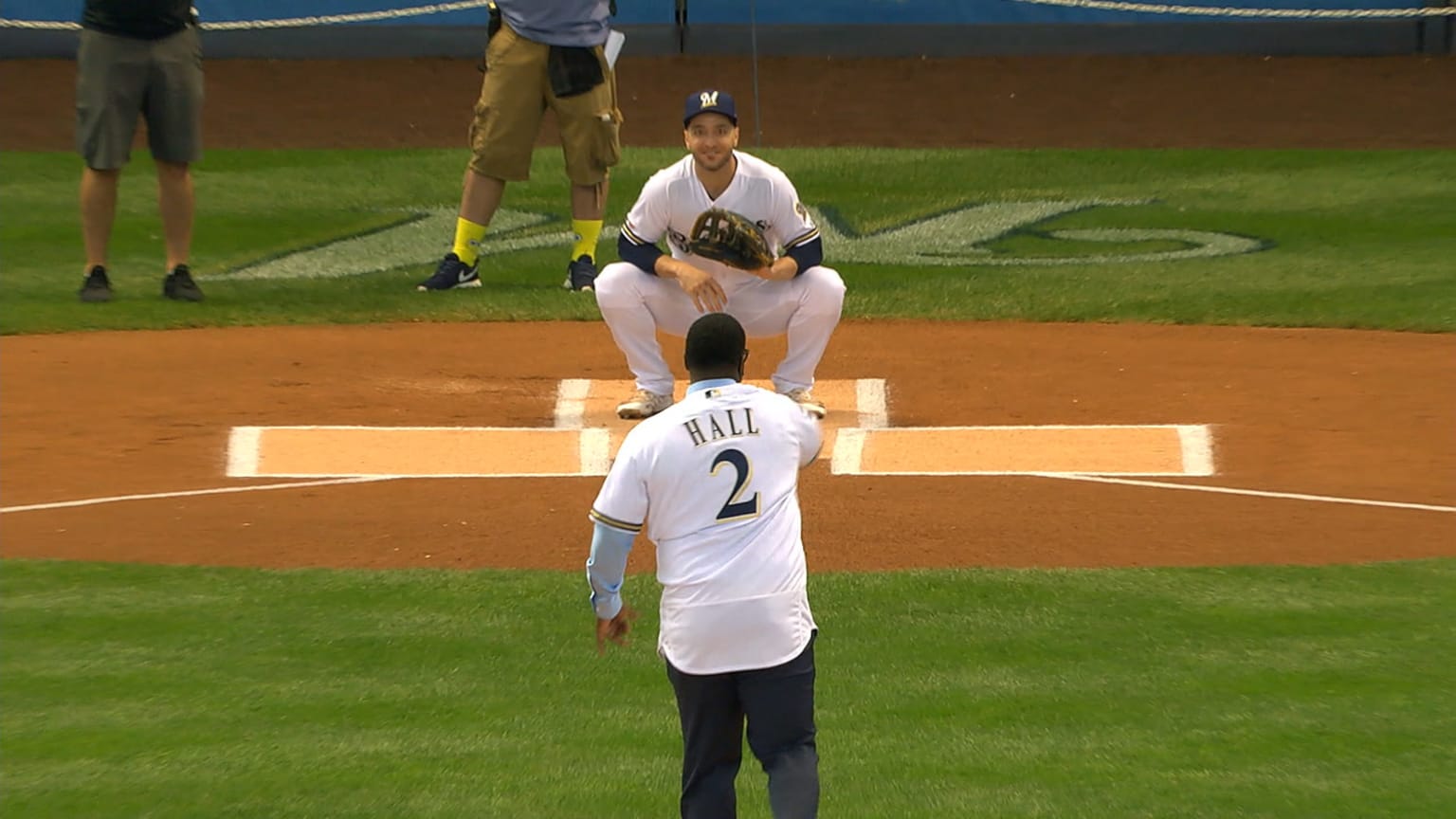 Bill Hall's ceremonial 1st pitch | 09/05/2019 | MLB.com