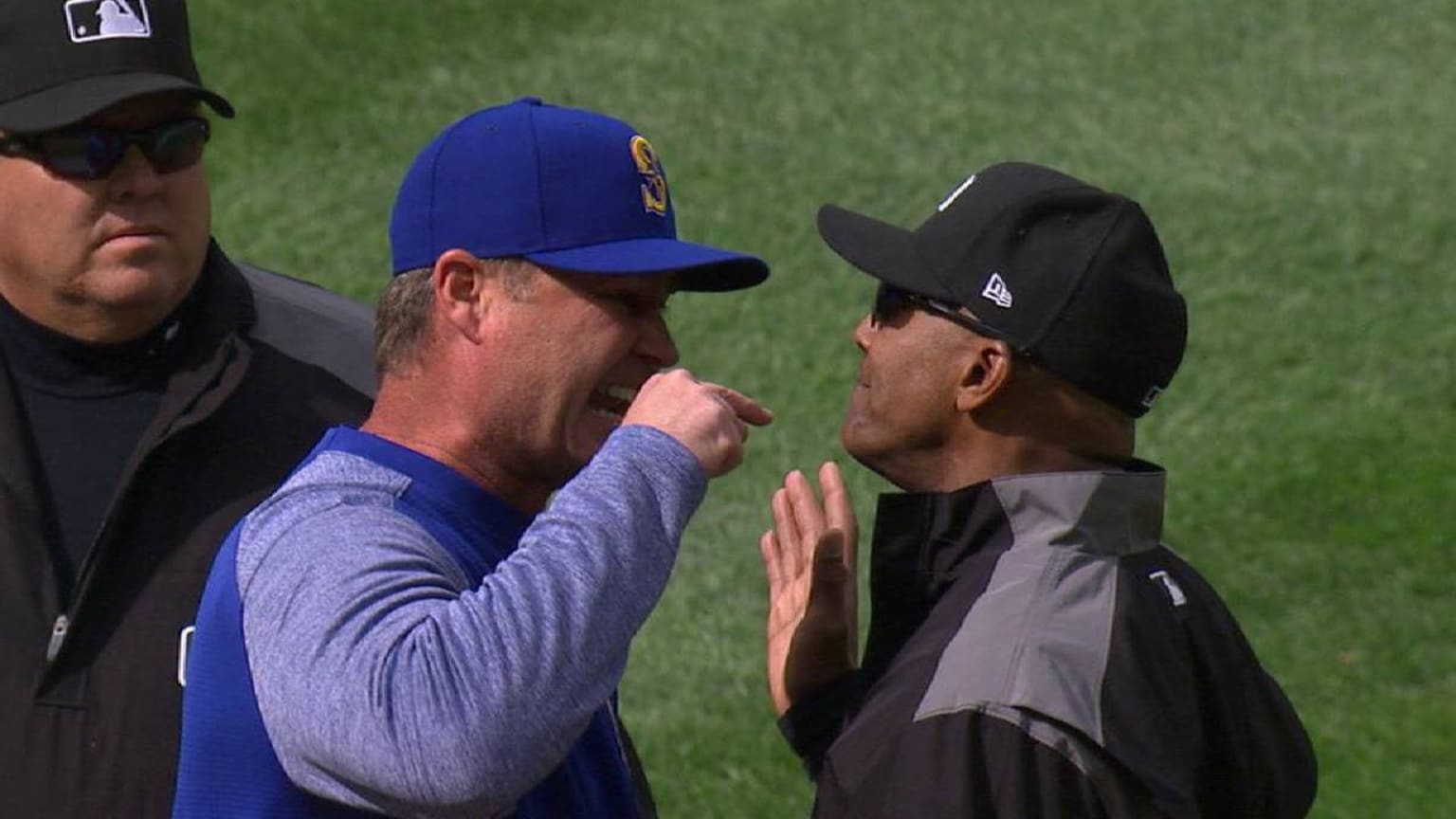 TEX@SEA: Scott Servais ejected arguing a fair ball | 04/16/2017 | Philadelphia Phillies