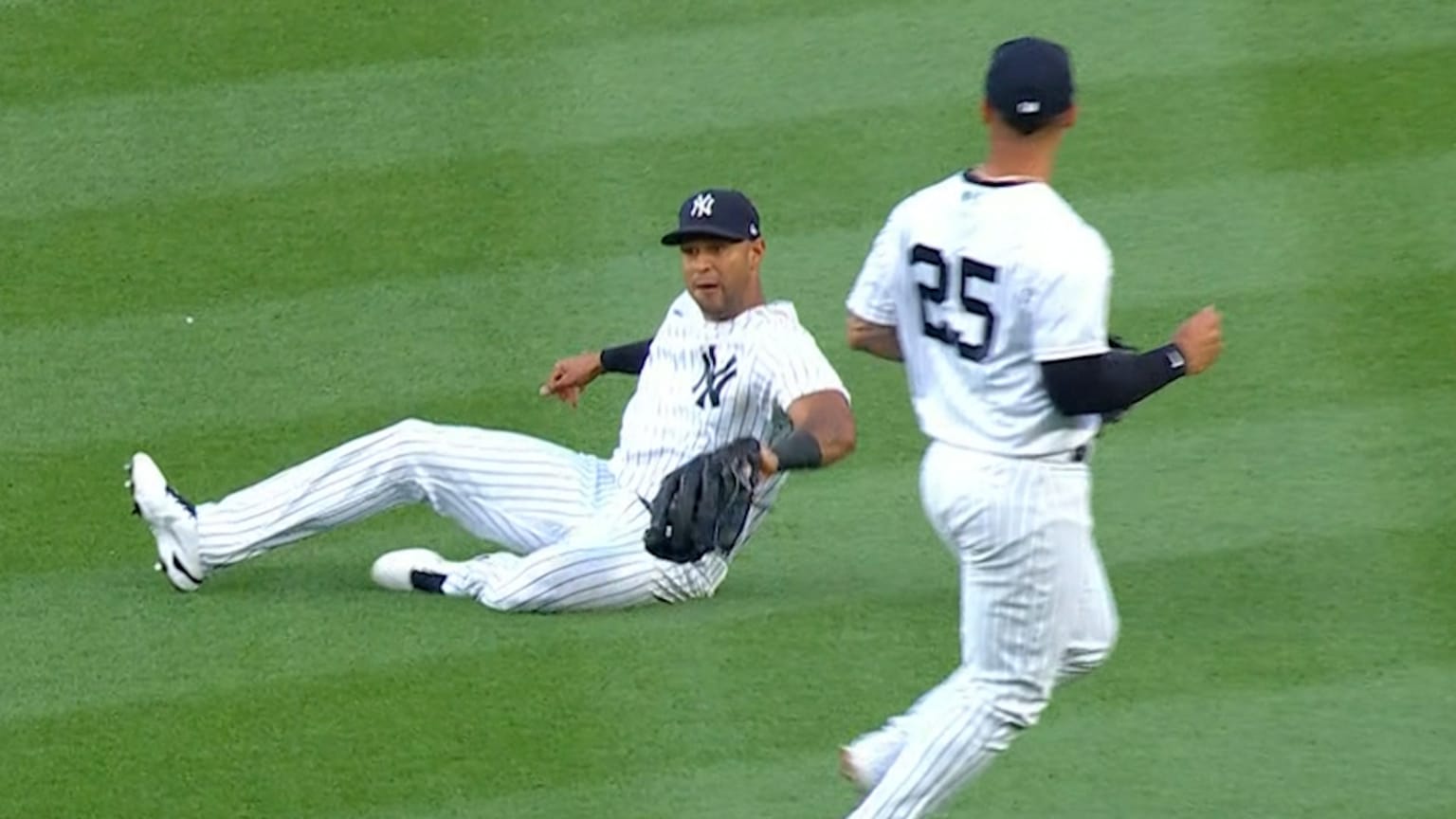 Aaron Hicks makes a nice sliding grab | 06/11/2022 | New York Yankees
