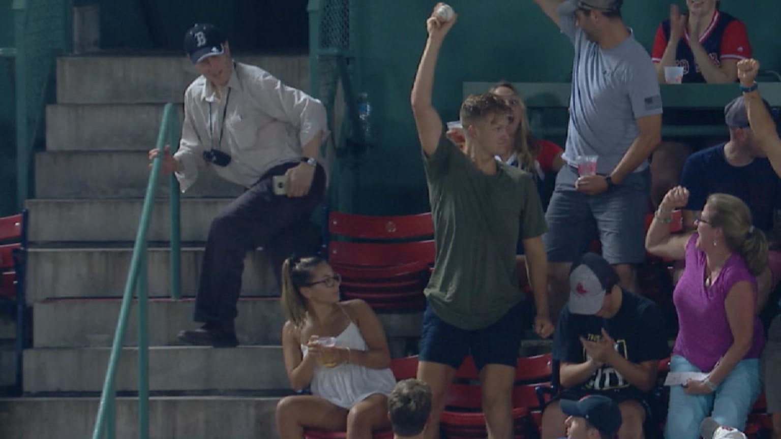 MIA@BOS: Fan makes two-handed catch on foul ball | 08/29/2018 | Boston ...
