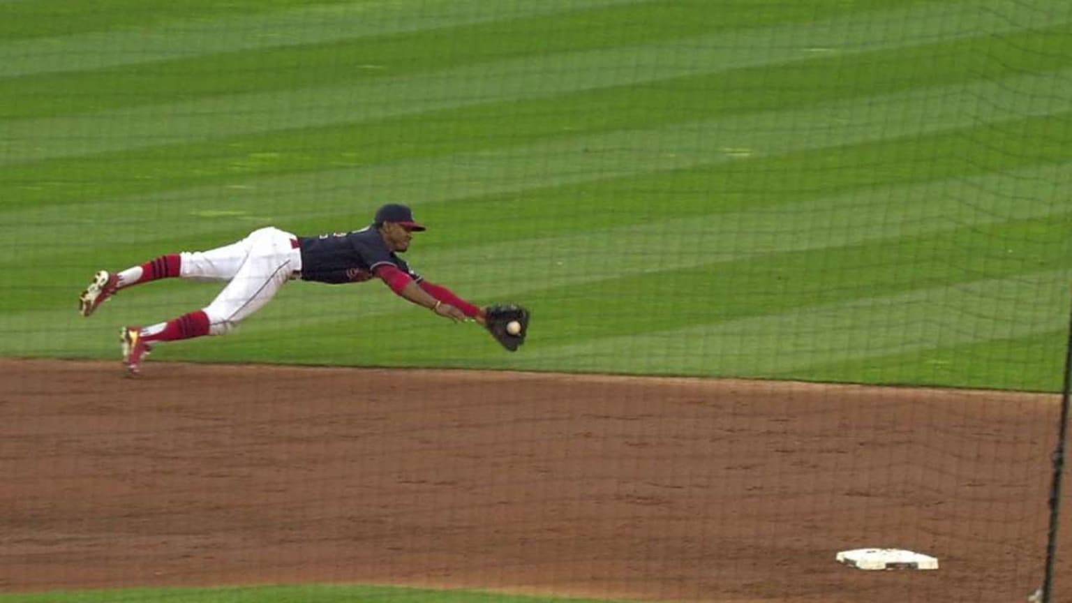 Lindor's electrifying dive | 05/06/2016 | MLB.com