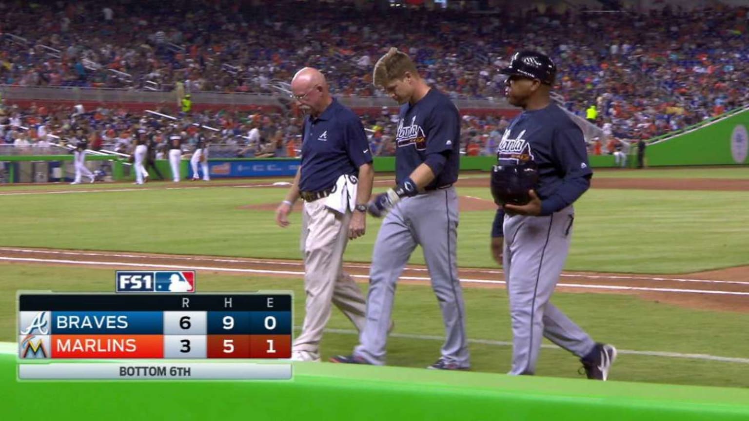 ATL@MIA: Beckham pulls up with a hamstring injury | 04/16/2016 | MLB.com