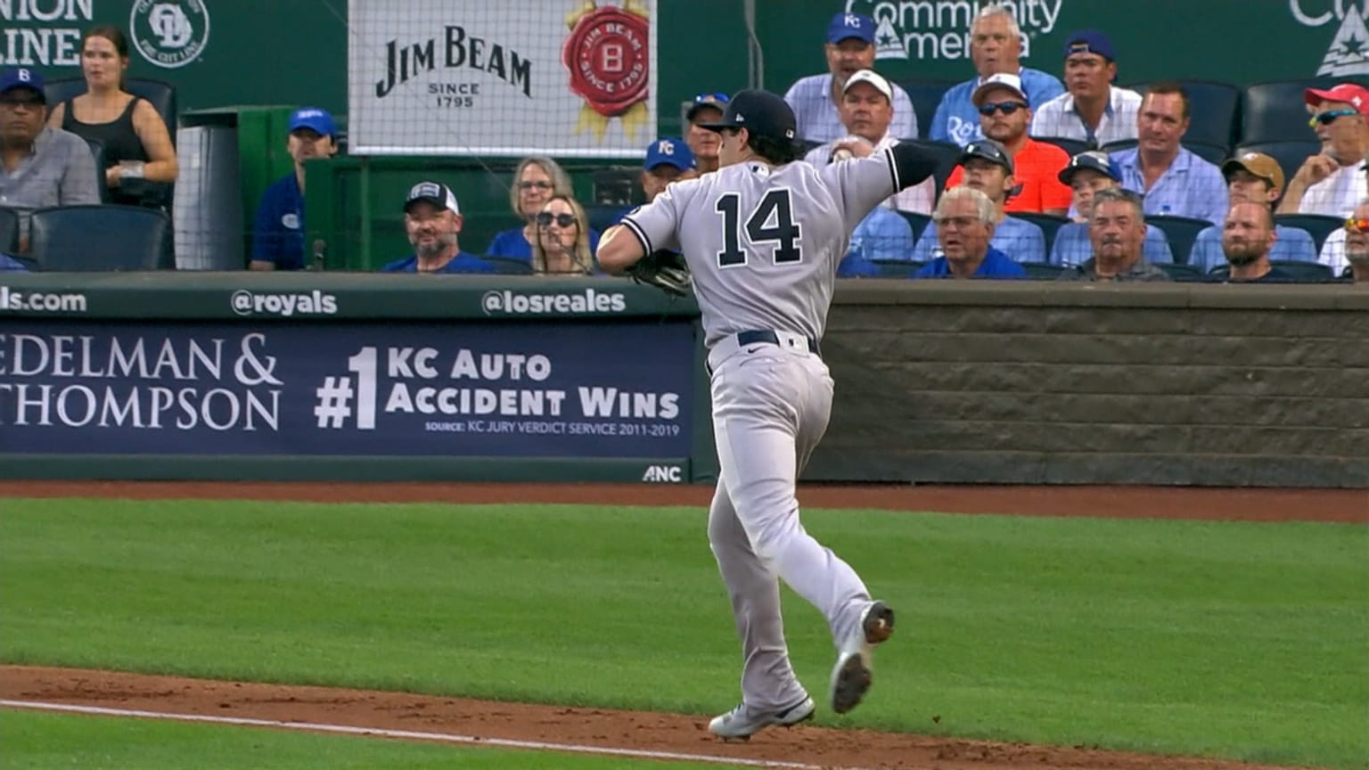 Wade makes a nifty play to nab Rivera in the 2nd | 08/09/2021 ...