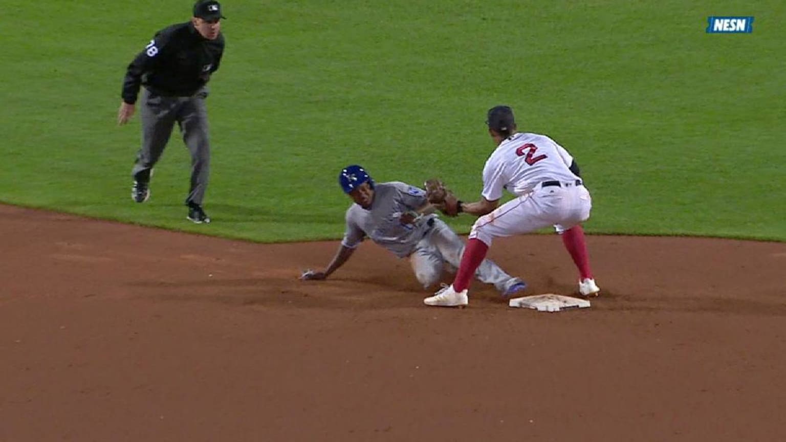 KC@BOS León ejecuta en segunda a Gore en intento de robo | 29/07/2017 ...