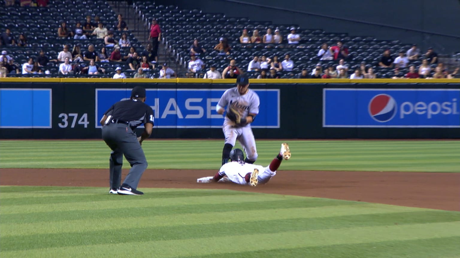 Marlins turn double play in the 7th inning | 05/09/2022 | Miami Marlins