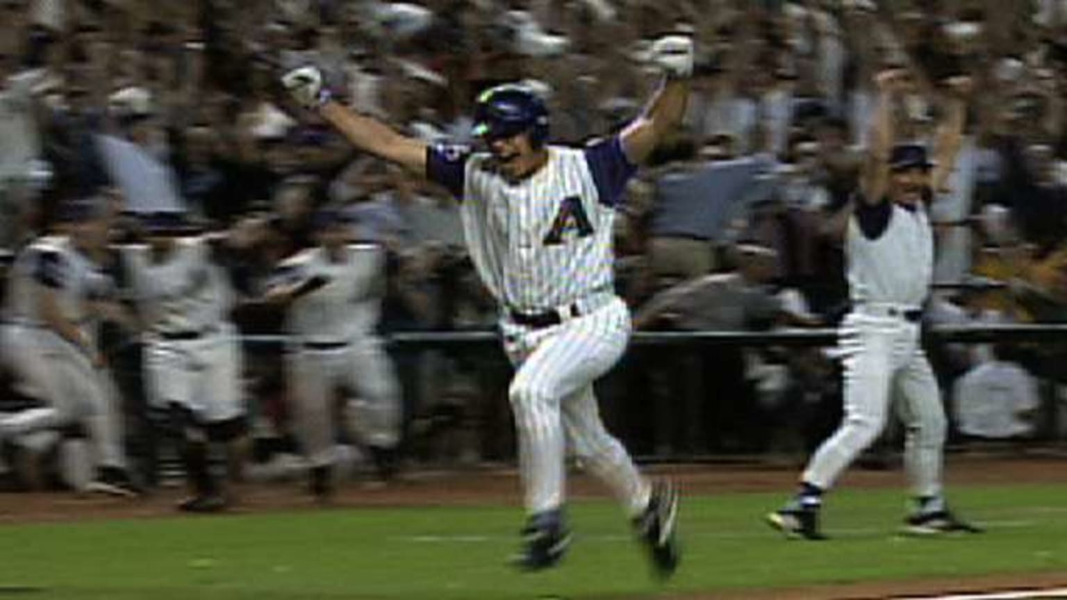 Luis Gonzalez walks off, D-backs win World Series | 11/04/2001 | MLB.com