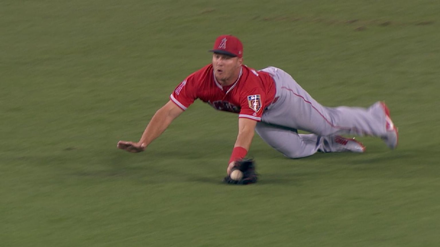 LAA@LAD: Trout credited with great catch after review | 03/26/2018 ...